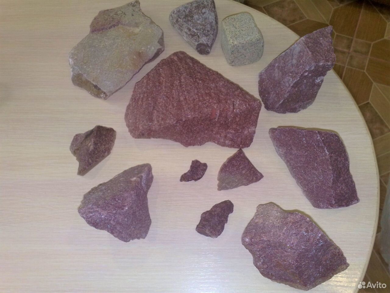 Камни натуральные "малиновый кварцит"
